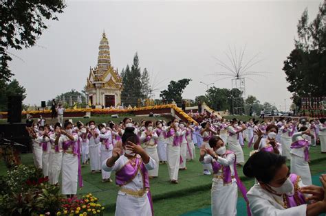 ข่าว Like สาระ นางรำกว่า 240 ชีวิตรำบวงสรวงศาลหลักเมืองพิษณุโลกครบรอบ 26 ปี