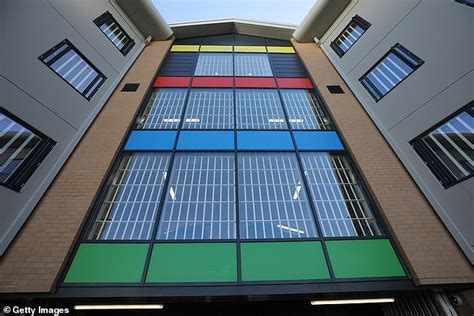 Prison Where 3 Female Guards Had Flings With Inmates Is Uks Cushiest