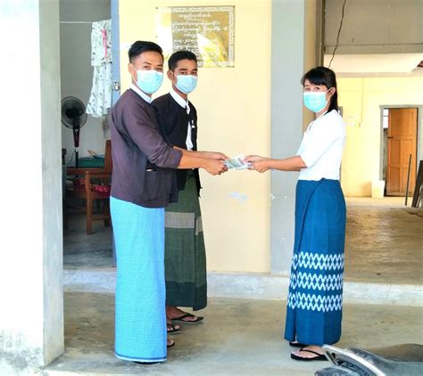 ဂွမြို့၌ ၁၀၁ နှစ်မြောက် အမျိုးသားအောင်ပွဲနေ့ အထိမ်းအမှတ် သတင်းစကား လက်ကမ်း စာစောင်များ ဖြန့်ဝေ