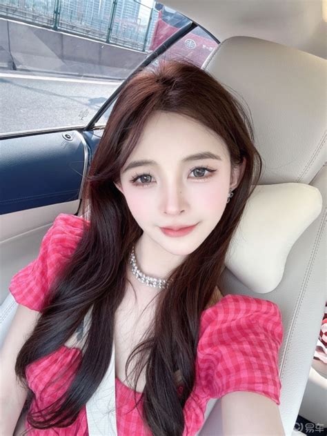 辣妹车拍姿势 美女合集社区 易车社区