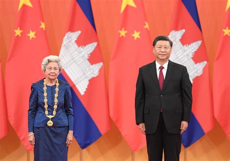 习近平为柬埔寨太后举行中华人民共和国“友谊勋章”颁授仪式习近平报道集湖南红网新闻频道