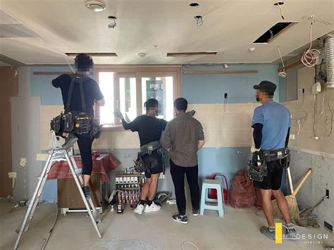 김포인테리어 리디자인 · 프로젝트 김포 풍무 푸르지오 아파트 · 평수 42평 철거 후 목공과 전기시공 작업이 한창인 현장 상담 및 견적문의📞 𝟬𝟭𝟬 𝟲𝟮𝟲𝟭