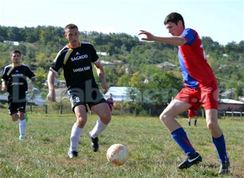 Golaniada De La Ungureni Doua Goluri Si Un Ochi Umflat Galerie Foto