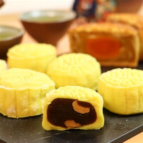 Hou Yi Osmanthus Snowskin With Wolfberries And Red Dates Phoon Huat