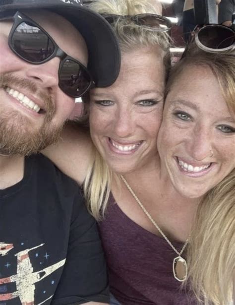 «one Husband For Two Sisters Siamese Twins Revealed Their Wedding Pictures El Silencio