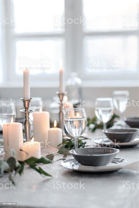 결혼식 또는 축제 테이블 설정입니다 칼 붙이 촛불 와인잔 접시 0명에 대한 스톡 사진 및 기타 이미지 0명 결혼식 계획 Istock