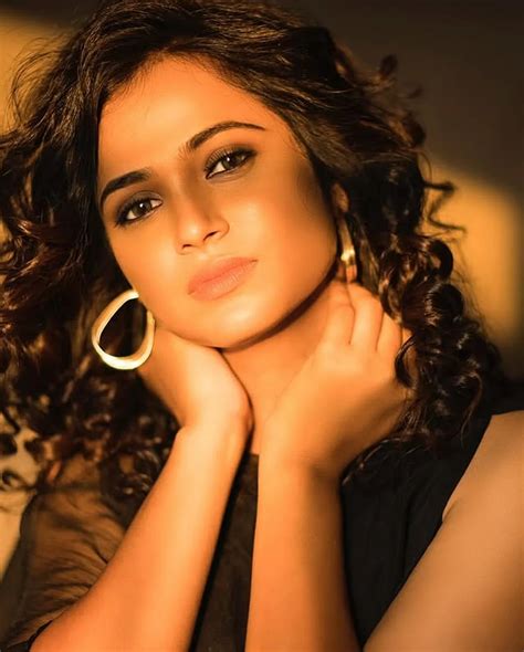 அழகிய தீயே ரம்யா பாண்டியன்