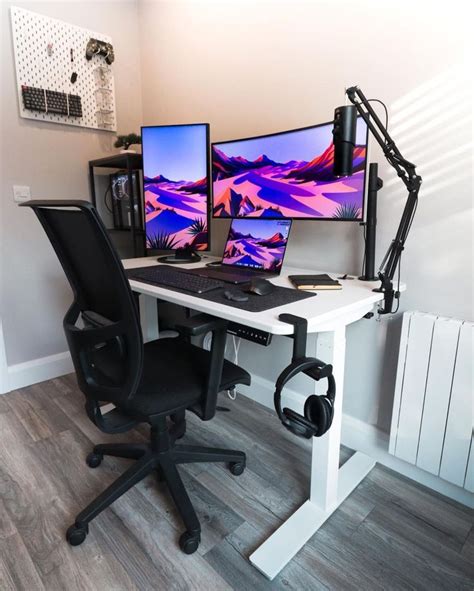 Vertical Horizontal Monitor Setup Game Room Design Gaming Room Setup Home Studio Setup