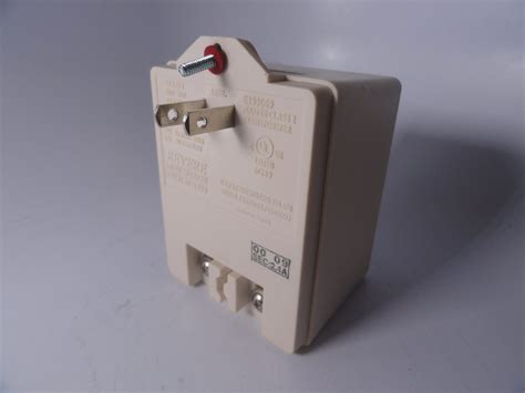 Revere Rt 1640slm 165vac 40va Class Ii Ul Encased Plug In Transformer Max Marine Electronics