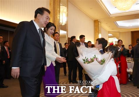 尹 대통령 영국 런던 도착한영 Fta 개정 협상해 협력 기반 공고히 정치 기사 더팩트