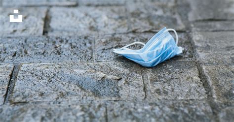 회색 콘크리트 바닥에 흰색 비닐 봉투 사진 Unsplash의 무료 밤베르크 이미지