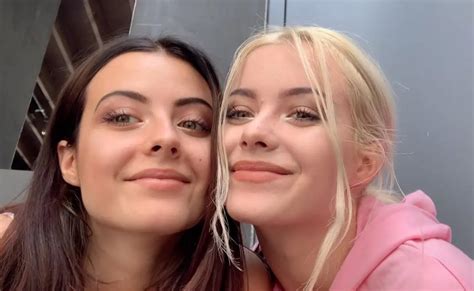 Twinfluencers — Julia And Lauren Burch The Burch Twins Shore Thang