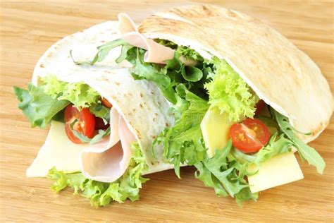 Pita Taschen stockbild. Bild von pitta, blätter, nahrhaft - 3421165