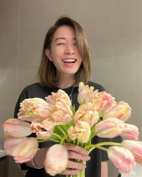 看不出來47歲了！資深女星「凍齡10年沒變過」辣秀蛇腰 健身房「靠雙手上下移動」驚人曲線曝光