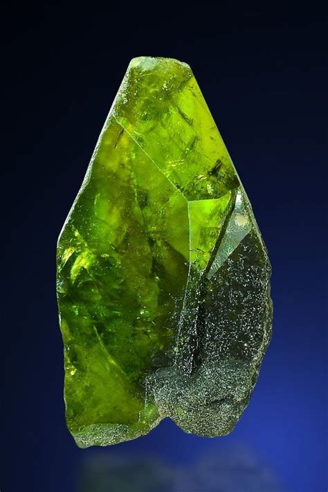 Титанит | Minerals and gemstones, Minerals crystals rocks, Rocks and ...
