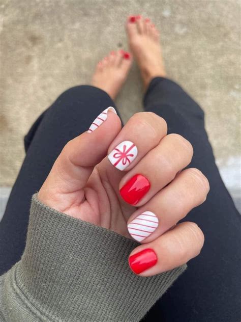 Pin By Laura Anderson On Nails Xmas Nails Christmas Gel Nails Holiday Nails