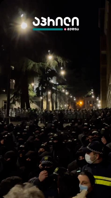 Aprili Media ️ წყლის ჭავლის და სპეცრაზმის მობილიზება პარლამენტის მიმდებარე ტერიტორიაზე