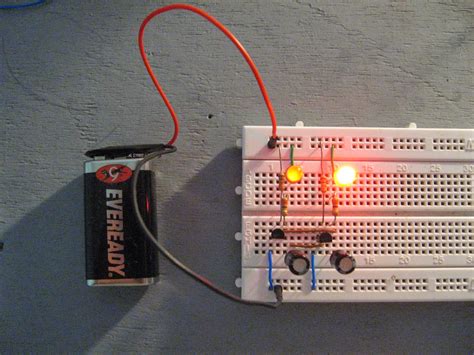 Electronica Para Dummies Oscilador Biestable Con Transistor NPN