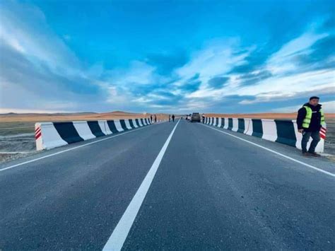 Хэнтий аймгийн Чингис хотыг Норовлин сумтай хатуу хучилттай авто замаар холбох замын эхний