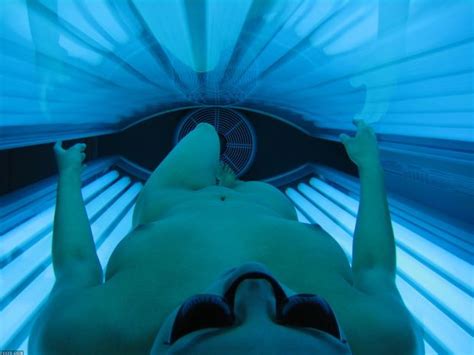 Tanning Bed Babe Ellawilliams