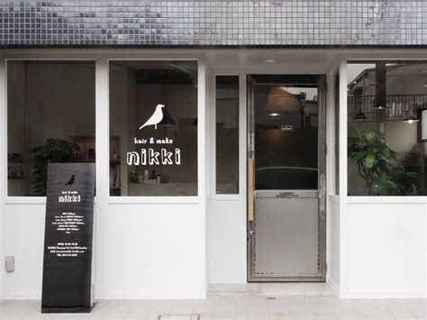 窓をお店の看板に。窓ガラスを活用した店舗サインのアイデア集｜店舗デザインのアイデア集｜design Now リノベーション現場レポート
