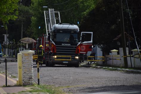 Unidad 2 Dos Dotaciones De Bomberos Trabajaron En Un Incendio Que