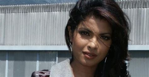 Celebrity Pics Priyanka Chopra Hot Navel
