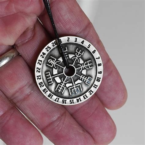 Vegvísir Compass Coin Wearable Stackable Mystery Decoder Wheel Dice