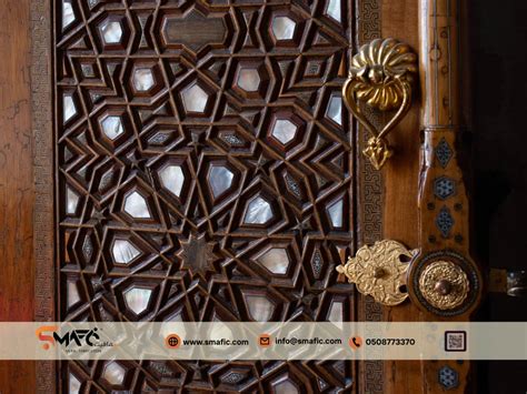 زخرفة الأبواب المعدنية فن الإبداع والصلابة في تصميم المنازل 🏡 سمافيك Smafic لتشكيل المعادن