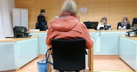 Prozess In Innsbruck „opa“ Zwang Buben Zu Sex Und Mutter Spielte Mit
