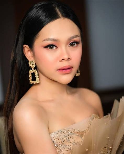 Profil Dan Biodata Melly Lee Lengkap Agama Umur Pacar Dan Ig 7up