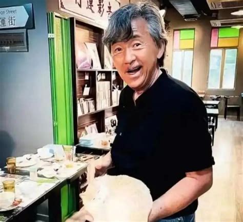 林子祥儿子携妻女与父马来西亚旅游，64岁叶倩文罕见同框！ 360娱乐，你开心就好