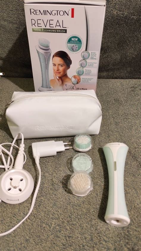Четка за почистване на лице Remington Reveal в оригинална кутия гр София Младост 3 • Olx Bg