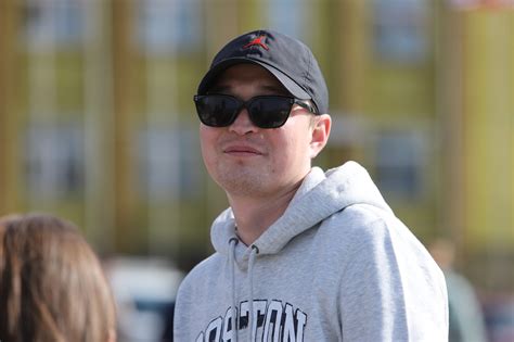 Сэлэнгэ түмэн 🇲🇳🇲🇳🇲🇳 ЭхОрончдынӨдөр өөр Партизаны талбай дахь “Сүхбаатарын хөшөө” нд цэцэг