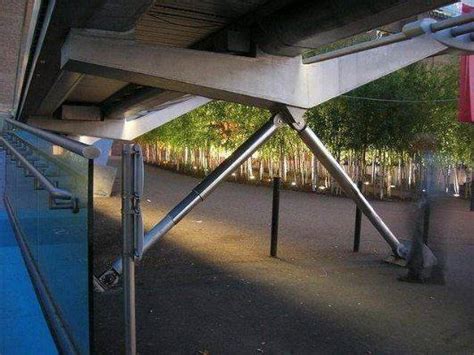 Fluid Viscous Dampers And The Structural Control In Building