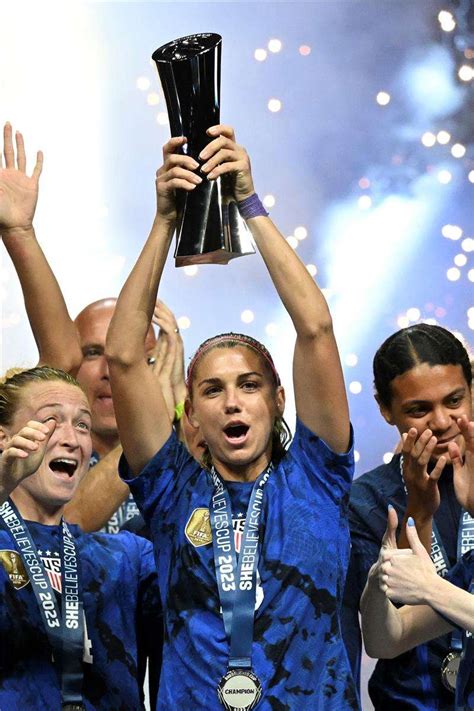 المنتخب الأمريكي ينهي عام 2024 في صدارة التصنيف العالمي لكرة القدم للسيدات كووورة