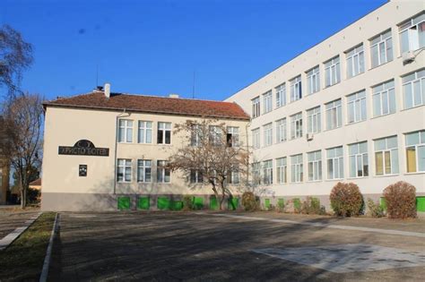 Събират ученически пособия за деца бежанци в Козлодуй