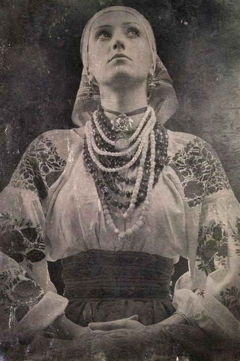 Pin By Mariya Sychenko On Украінський стрій Ukrainian Art Folk Fashion Ukraine Women