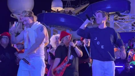 Nkotb Cruise 2022 Hey Joey Hey Jordan Youre So Fine Youtube