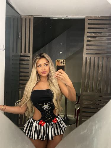 Mateense Karlyane Menezes Chega Ao Rancho Do Maia Causando Site De