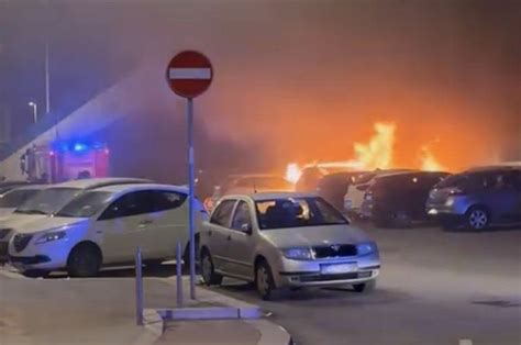 Bari Auto In Fiamme Sul Ponte Tra Japigia E Madonnella