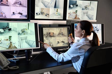 警卫在监视室监测现代闭高清图片下载 正版图片502846668 摄图网