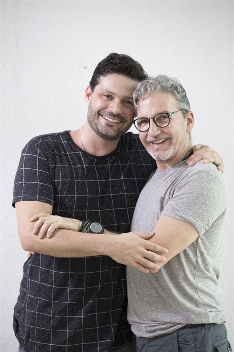 Elizabeth Savalla Reúne Filhos Noras E Ex Marido Galã Dos Anos 80 Em