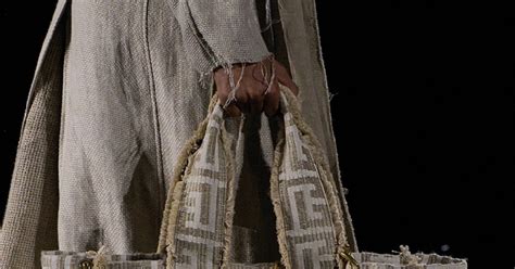 미니 백을 새롭게 즐기는 방법