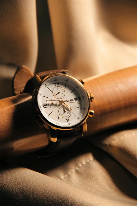 가죽 끈 갈색 천 격식 있는 고상한 고전적인 디자인 골드 광택 꾸미다 남자 시계 다이얼 디자이너 럭셔리 매우 복잡한 멋을 아는 번쩍 거리는 브랜드