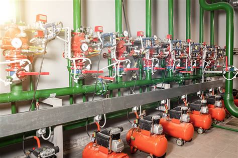 워터 펌프 밸브 압력 게이지 엔진룸 내부 모터의 산업 인테리어 가정의 방에 대한 스톡 사진 및 기타 이미지 가정의 방 강철 건축물 Istock