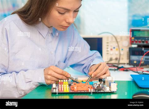 Girl In High Babe Physics Class Hi Res Stock Photography And Images Alamy