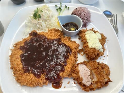 천안흑염소 봉서산흑염소 천안돈까스 🐐 오늘의 추천 메뉴 염소탕 🥘💖 추운 날씨에 따뜻한 국물이 생각난다면 염소탕이 정답이에요 깊고 진한 국물 맛에 신선한 채소와