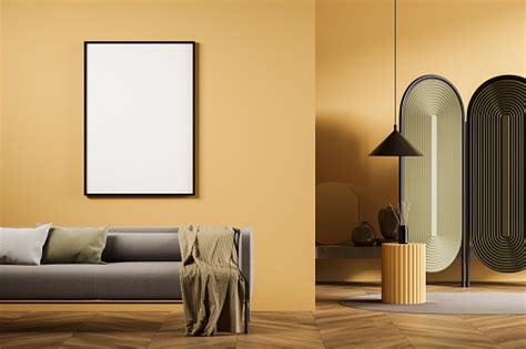 소파와 커피 테이블 모형 포스터가 있는 옐로우 객실 인테리어 실내에 대한 스톡 사진 및 기타 이미지 실내 소파 0명 Istock