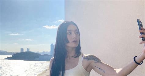 29살부터 1년에 한 개씩모니카 팔뚝 채운 타투